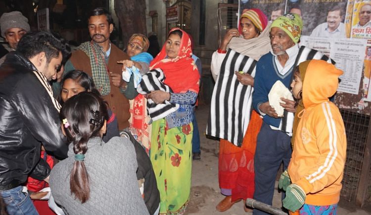 Help This Man Distribute Blankets Among Poor People So They Can Survive ...