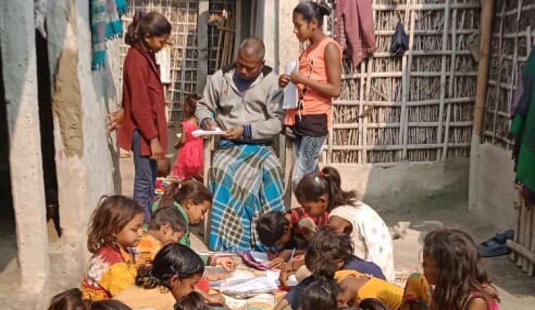 Help Poor Children For Free Education, Food, Clothes. - Ketto