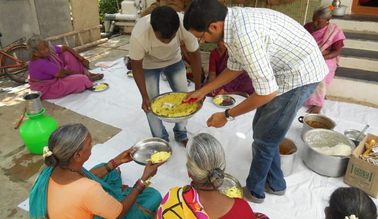 Giving Food In Poor Child And Families - Ketto